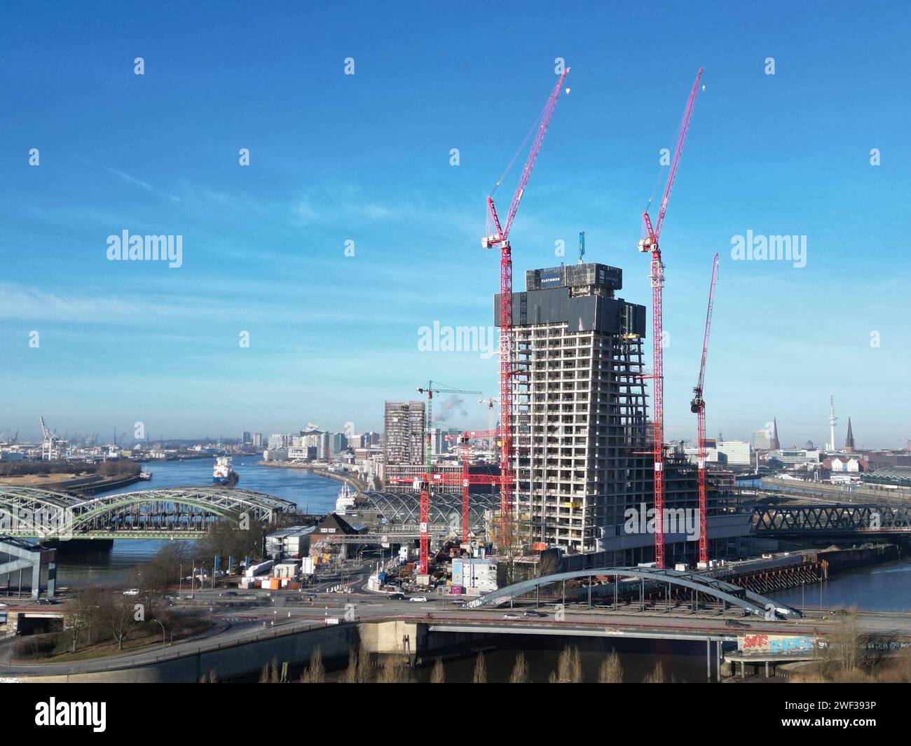 Elbtower an den Elbbrücken, Hamburg 28.1.2024 Norderelbe ...