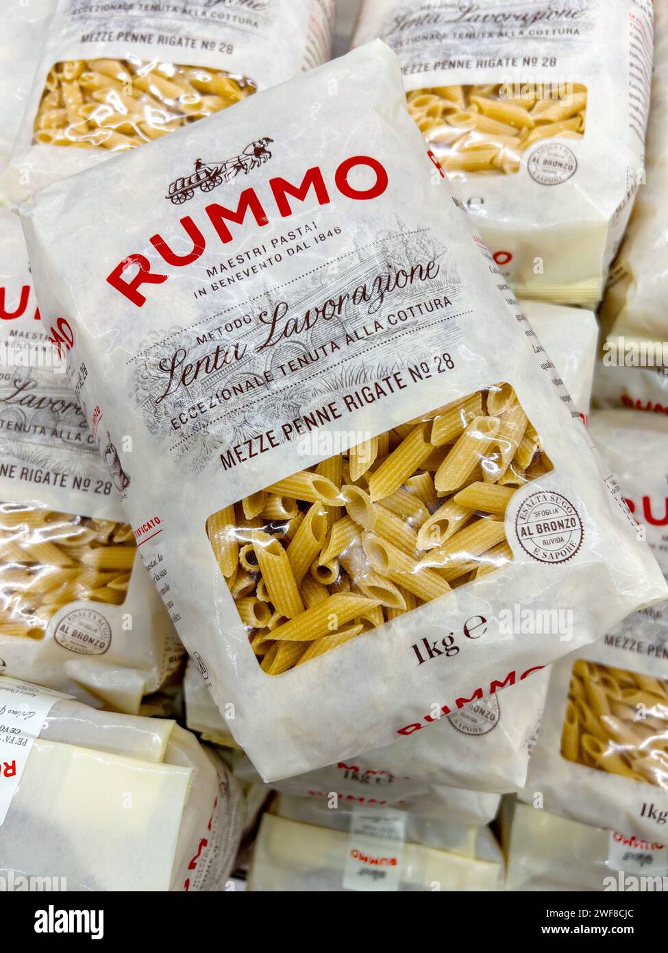 Pasta penne rigate con etichetta immagini e fotografie stock ad alta ...