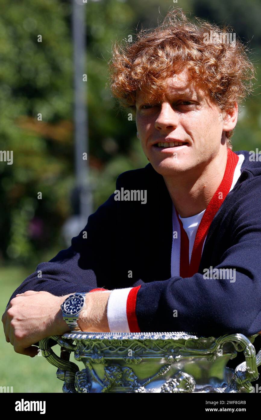29 gennaio 2024: Melbourne, Australia: Jannik Sinner d'Italia posa con ...