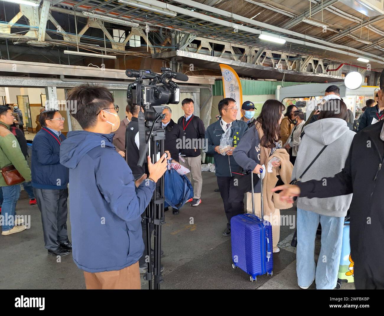 Tainan, Taiwan 21 gennaio 2024: Huang Wei-che(C), politico taiwanese e ...