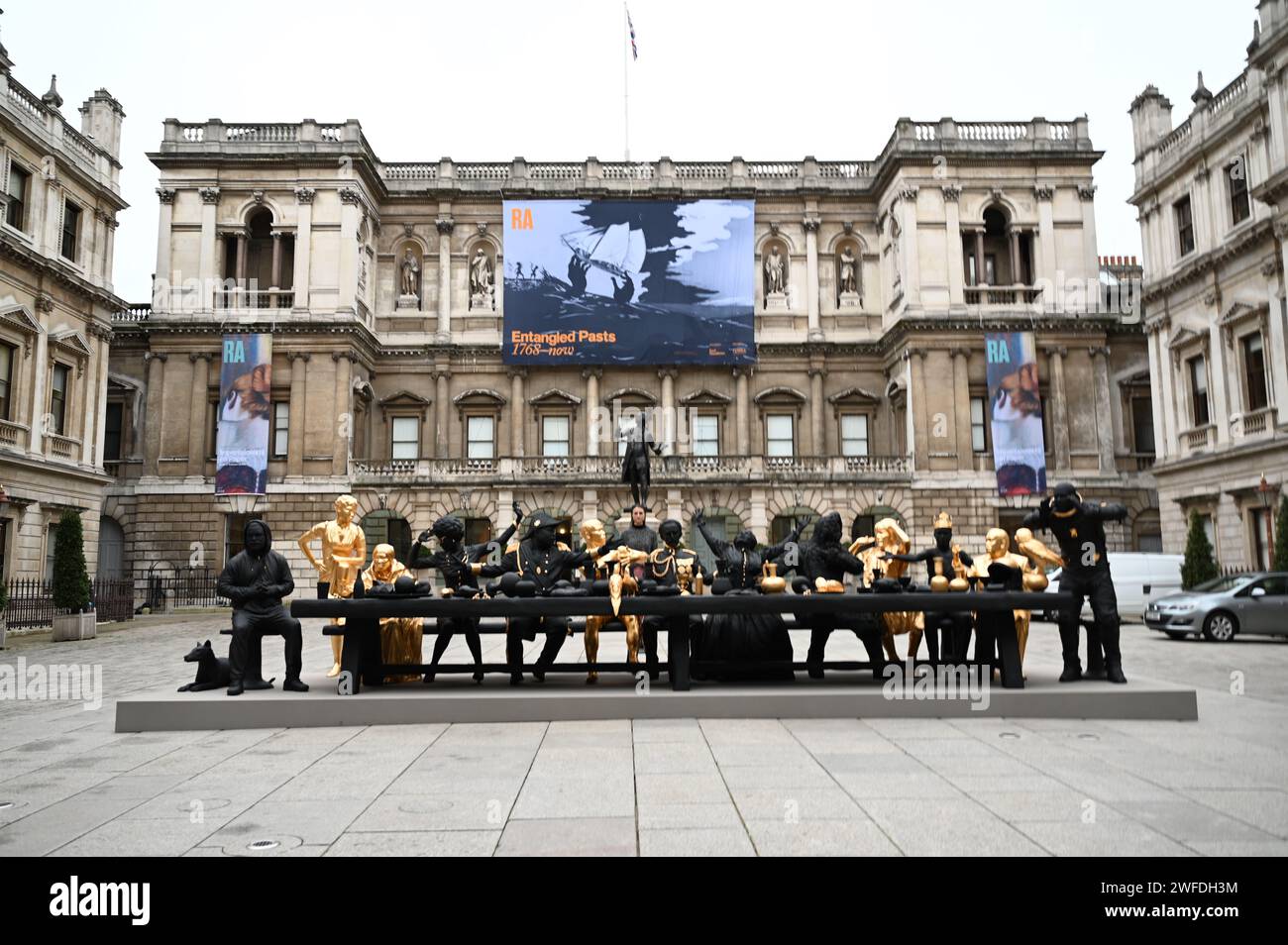 La prima cena sarà presentata nell'ambito della mostra Engled Pasts ...