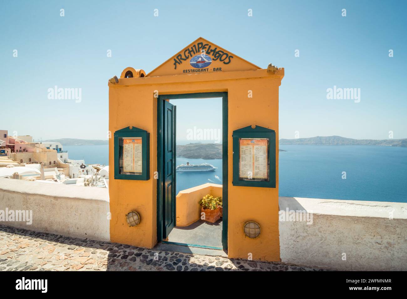 Ha aperto le porte al mondo immagini e fotografie stock ad alta ...