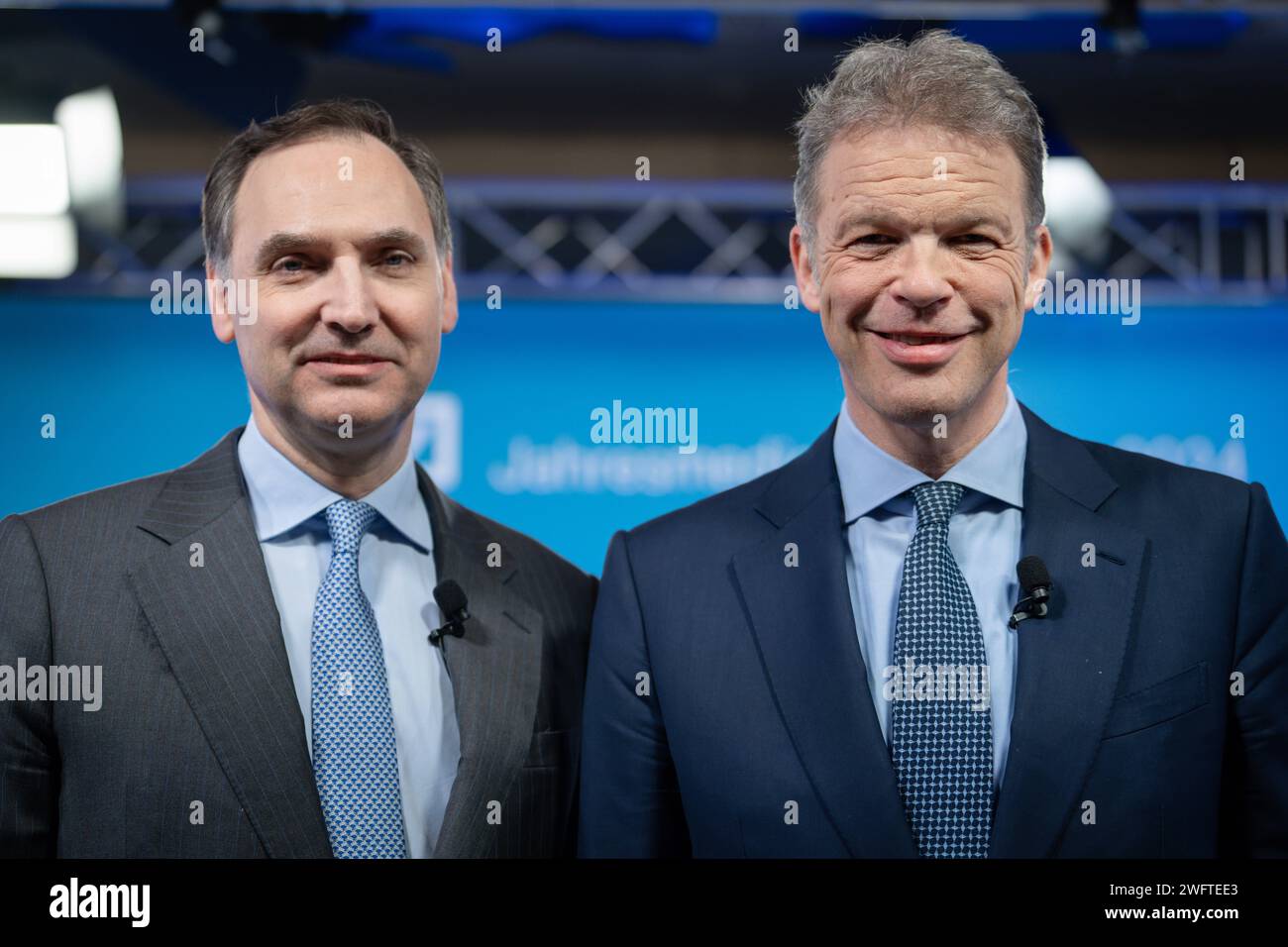 Deutsche Bank Jahresmedienkonferenz 2024 Gruppenfoto Christian Sewing ...