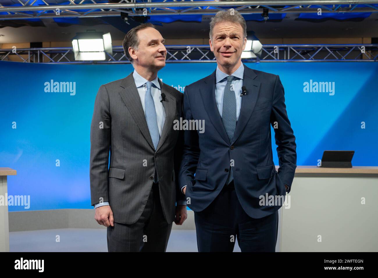 Deutsche Bank Jahresmedienkonferenz 2024 Gruppenfoto Christian Sewing ...