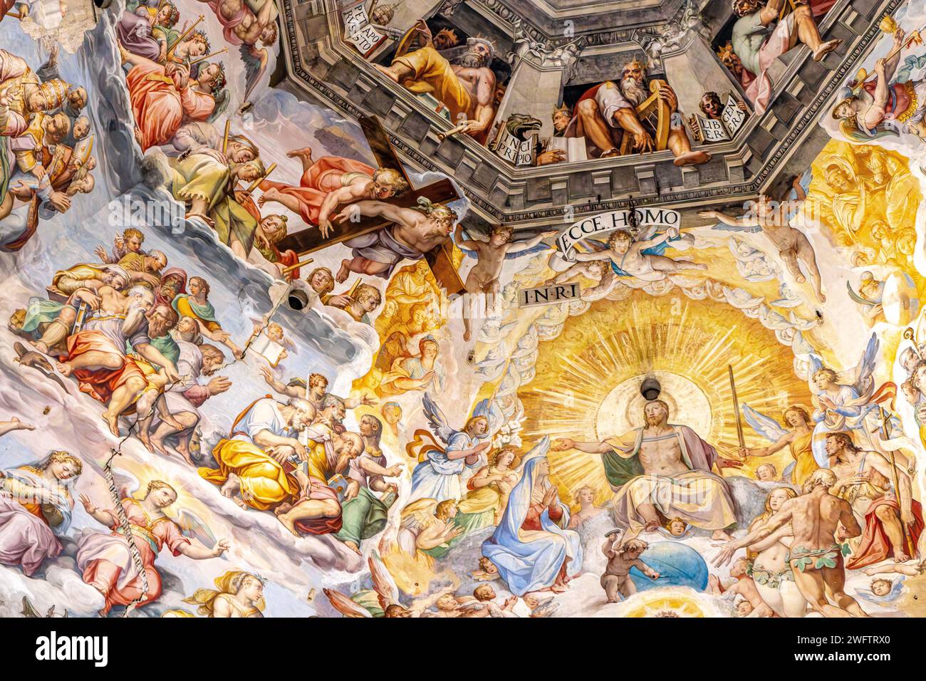 Gli affreschi del giudizio universale dipinti all'interno del Duomo all ...