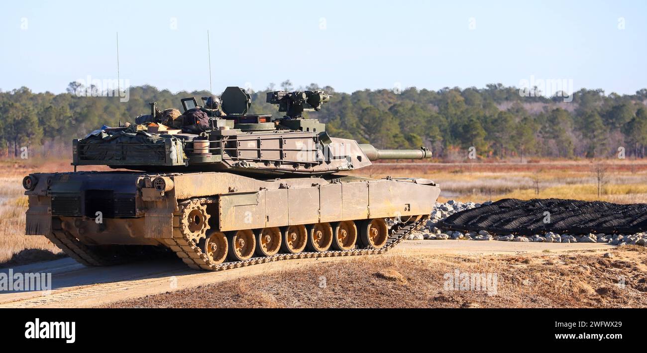 Un soldato con 1st Battalion, 64th Armor Regiment, 1st Armored Brigade ...