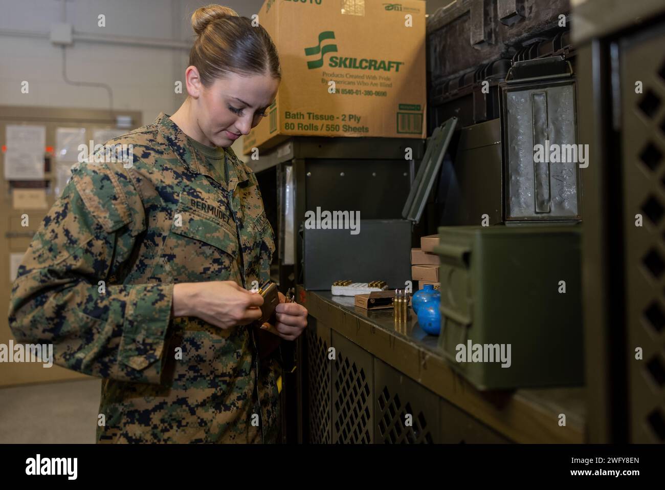Olivia Bermudez, un tecnico di munizioni con Combat Logistics Regiment ...