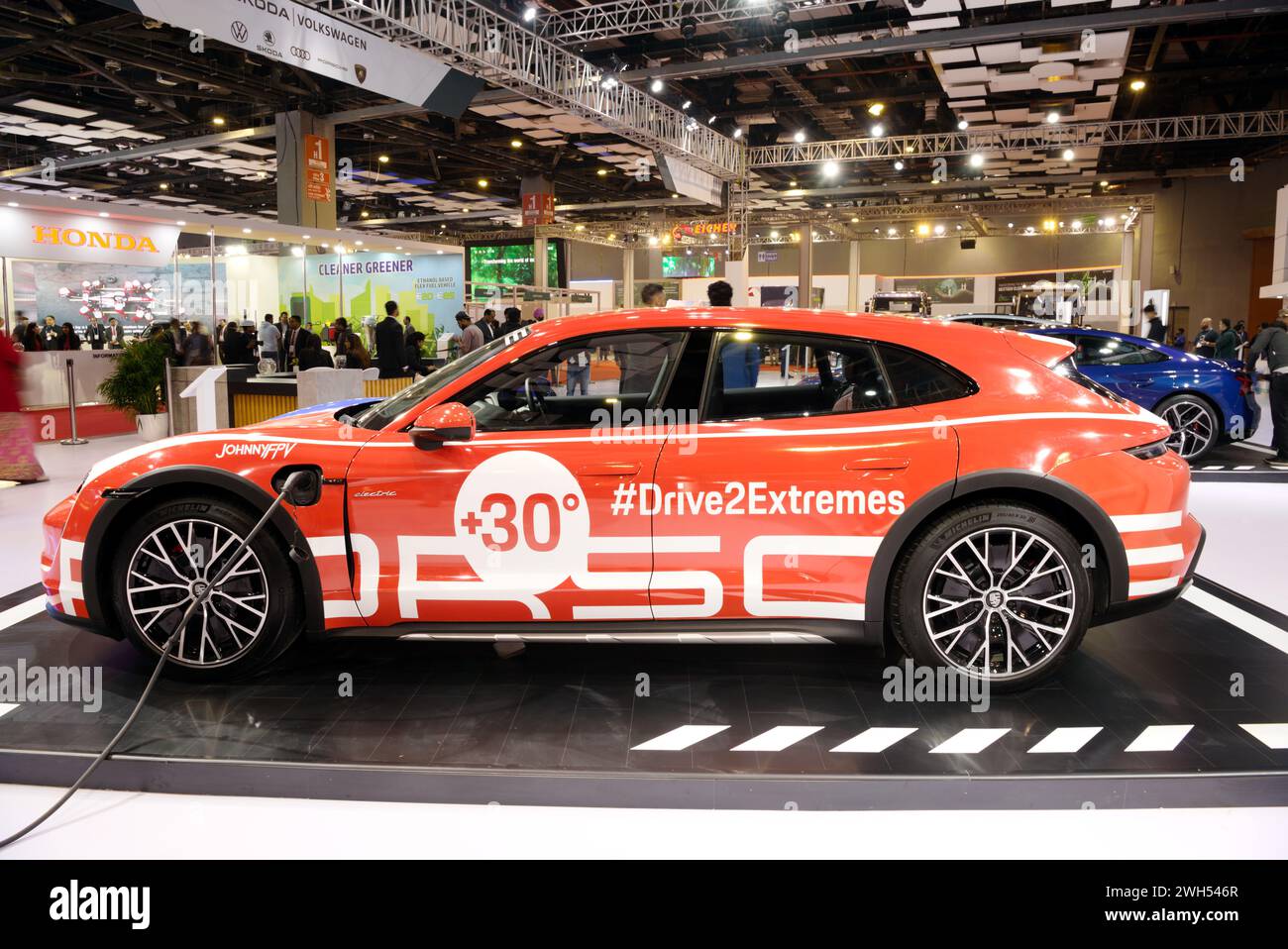 Nuova Delhi - 1° febbraio 2024: Porsche Taycan 4s Cross Turismo è in ...