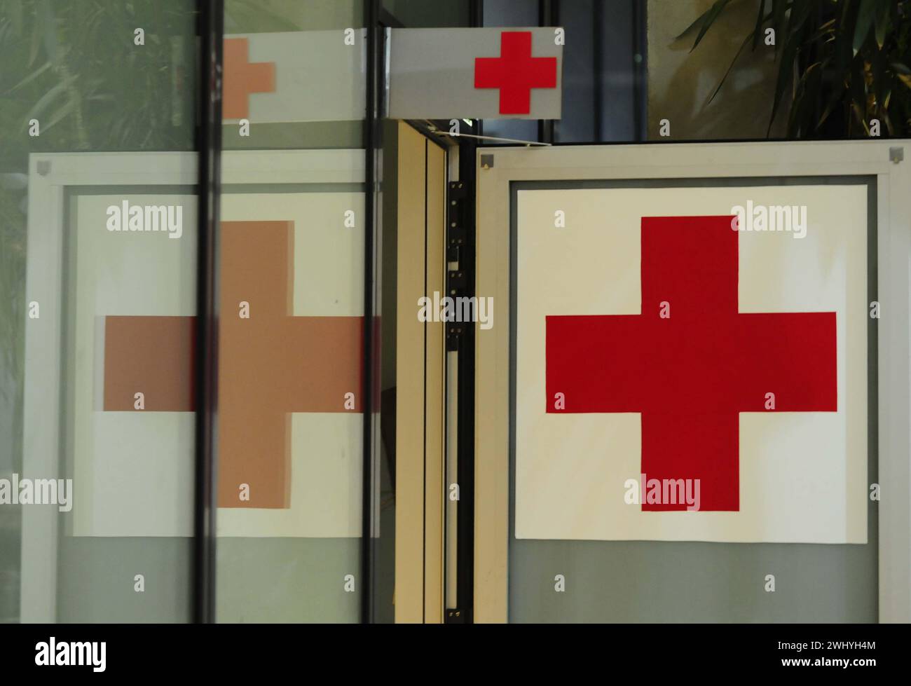 Logo della croce rossa immagini e fotografie stock ad alta risoluzione ...