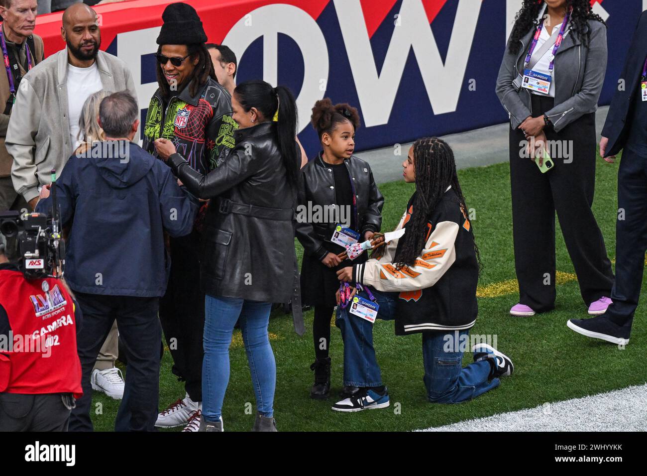 Blue Ivy Carter, Jay-Z e Rumi Carter davanti al Super Bowl LVIII ...