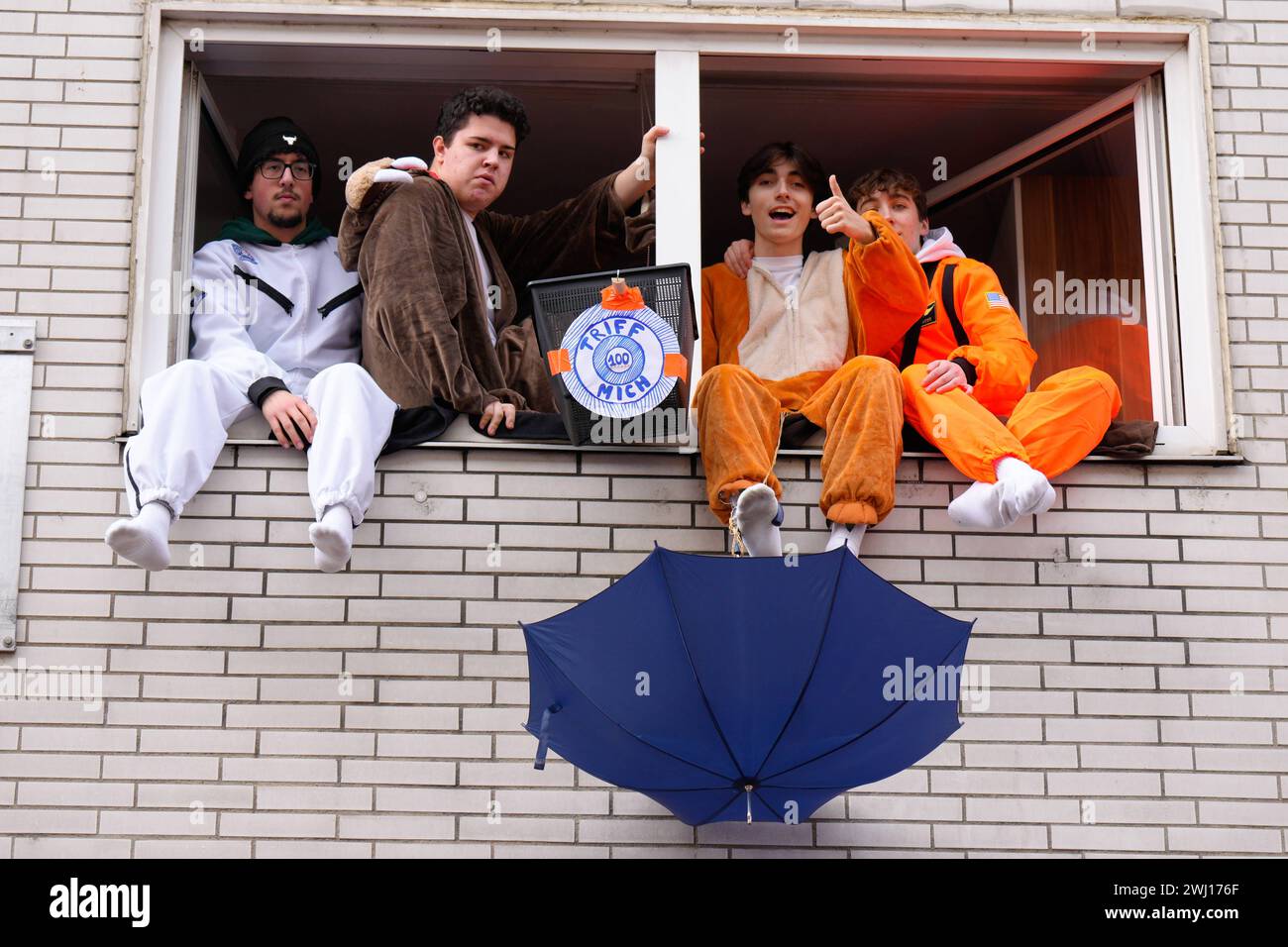 Koelner Karneval, Rosenmontagszug 2024 Botschaften und Schilder an ...