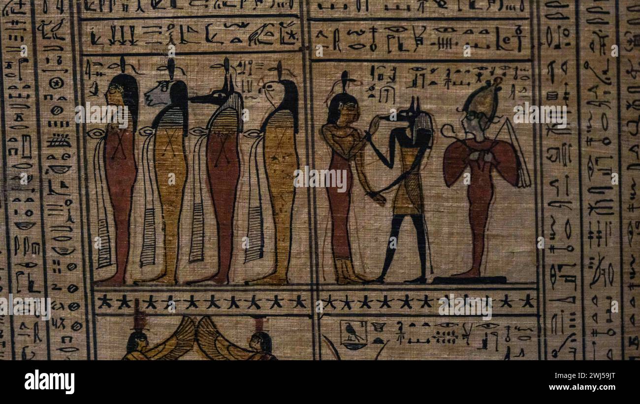 Un antico papiro egizio, simbolo di importanza storica al Neues Museum ...