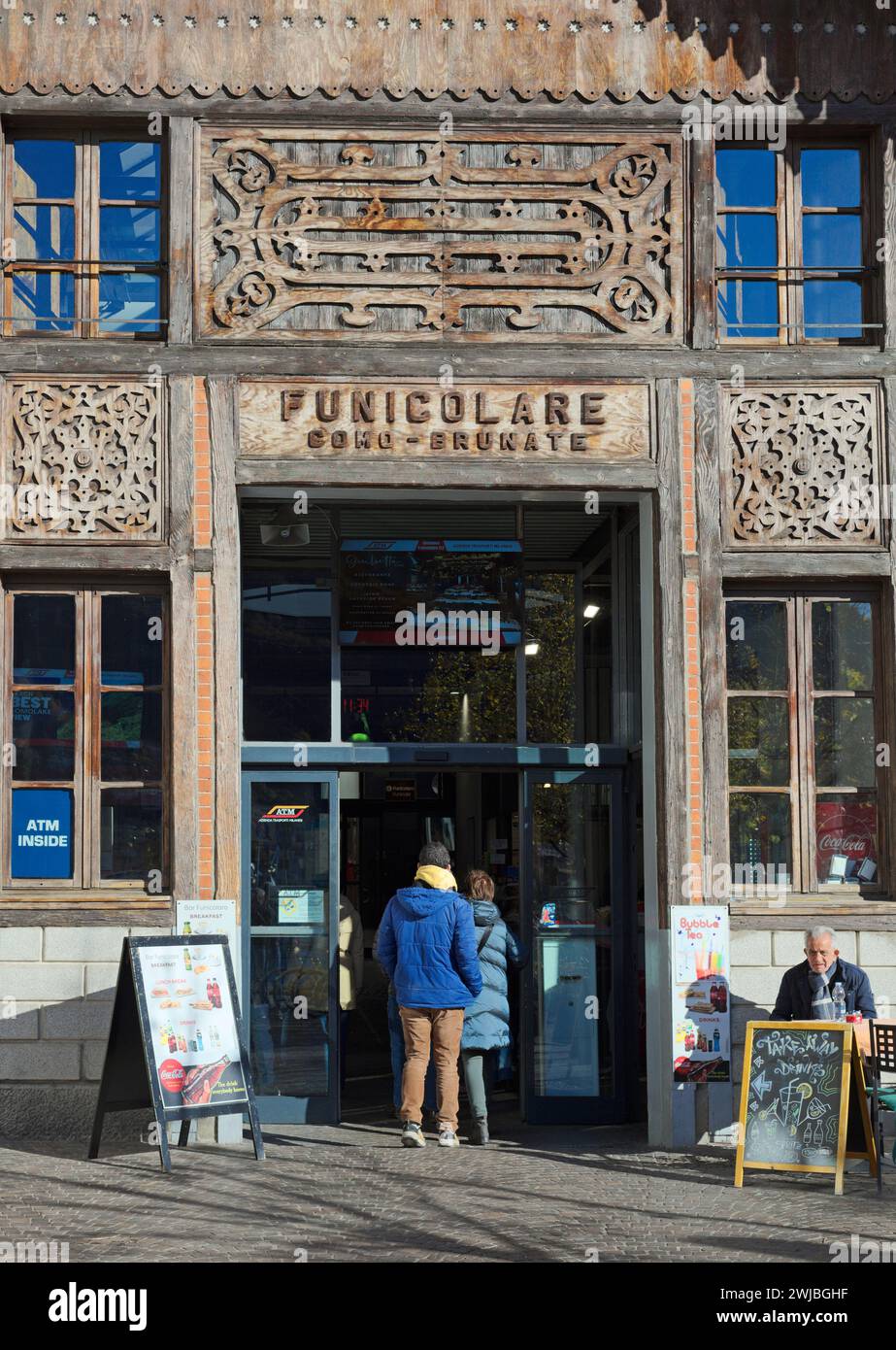 La funivia como brunate immagini e fotografie stock ad alta risoluzione ...