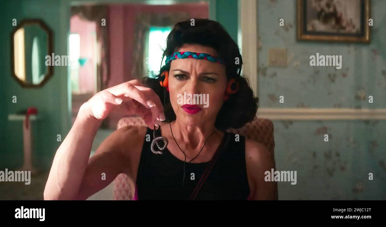 LISA FRANKENSTEIN, Carla Gugino, 2024 anni. © Focus Features / Courtesy ...