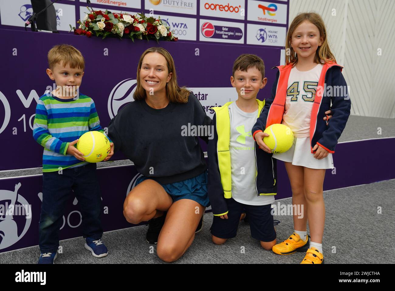 La qualificatrice americana Danielle Collins interagisce con i tifosi ...