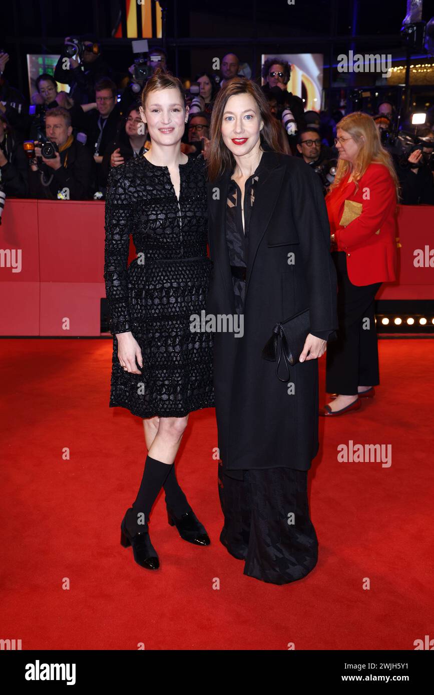 Vicky Krieps e Johanna Wokalek bei der Eroeffnung der 74. Berlinale Internationale ...