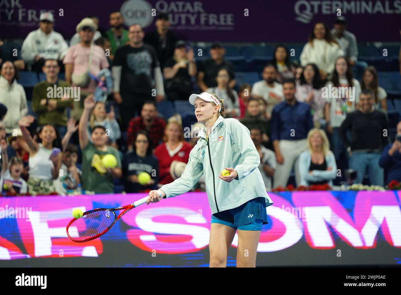 Doha, Qatar. 16 febbraio 2024. Elena Rybakina, nata in Russia, dopo ...