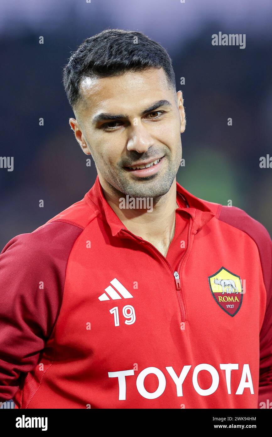 Il difensore turco della Roma Zeki Celik guarda prima della partita di ...