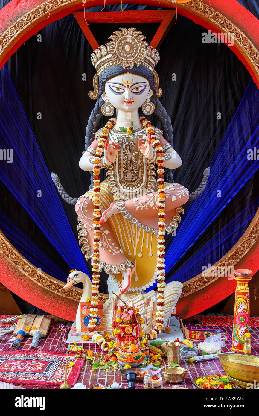 Saraswati puja festival 2024 immagini e fotografie stock ad alta ...