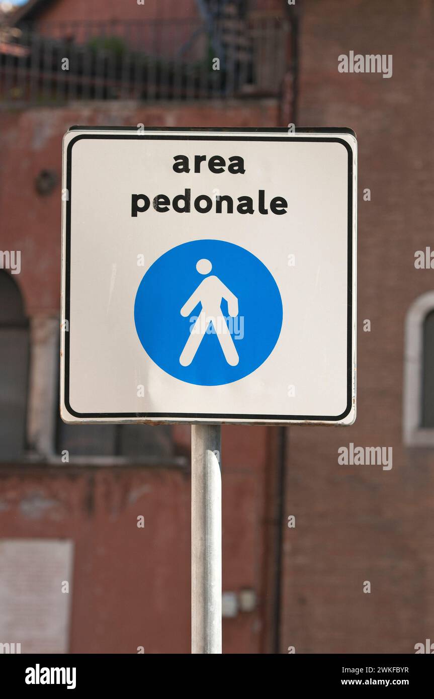 Segnaletica pedonale italia immagini e fotografie stock ad alta ...
