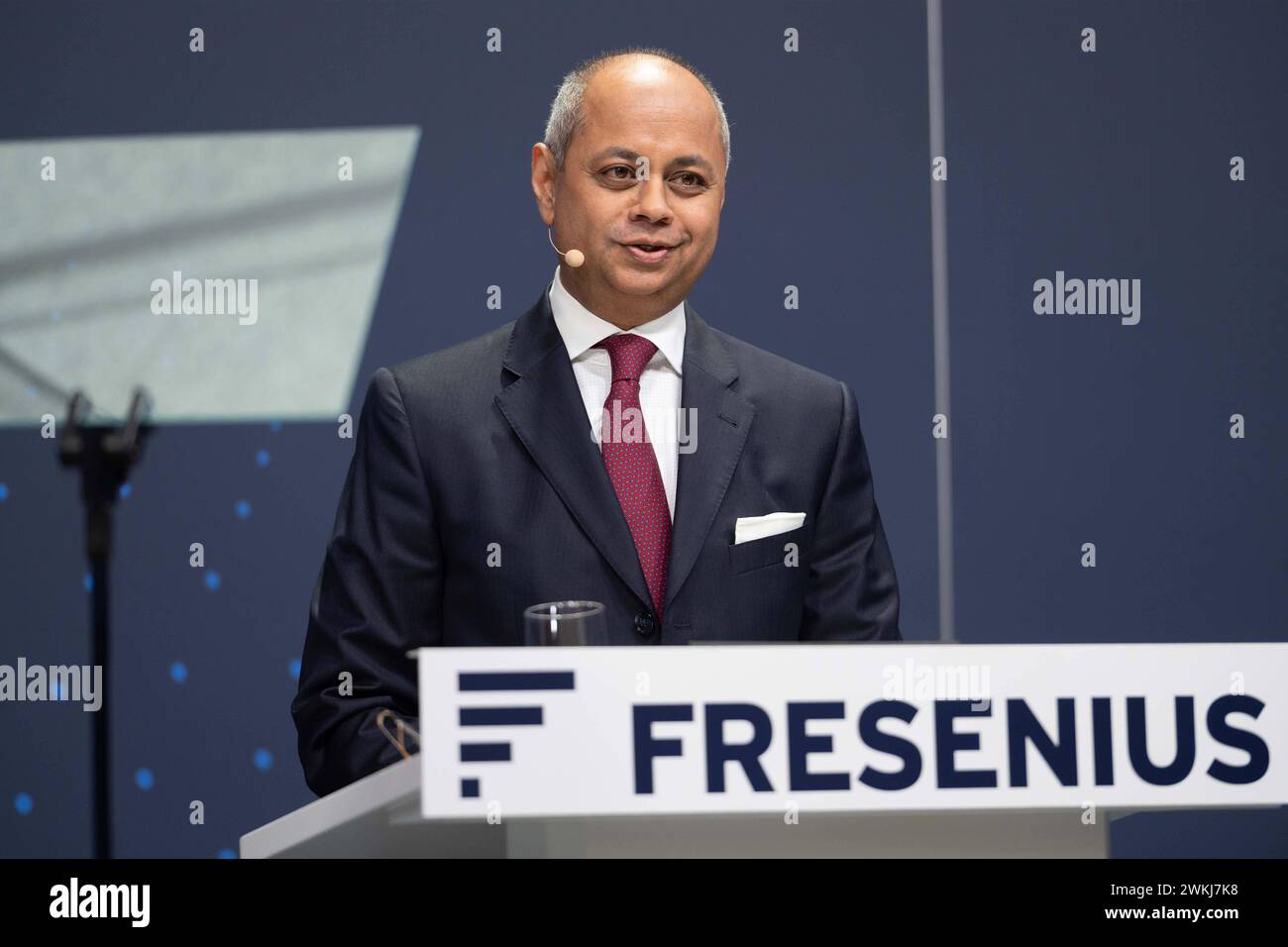 Michael SEN, Vorstandsvorsitzender, CEO, bei seiner Rede ...