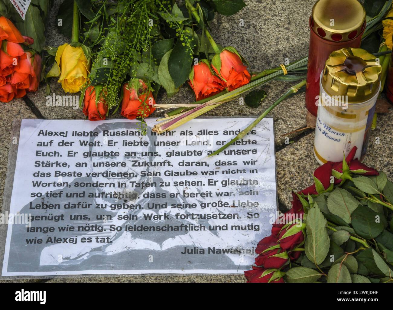 Trauer um Alexey Nawalny- Kerzen, Bilder , Blumen , letzte Gruesse ...