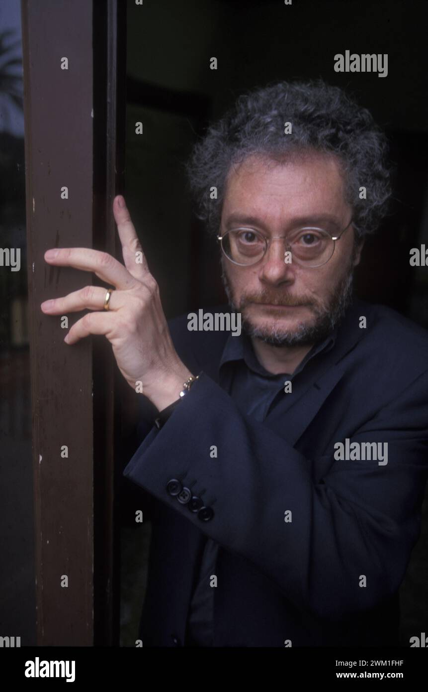 4068391 Torre del Greco (Napoli), 1998. Il poeta italiano Maurizio ...