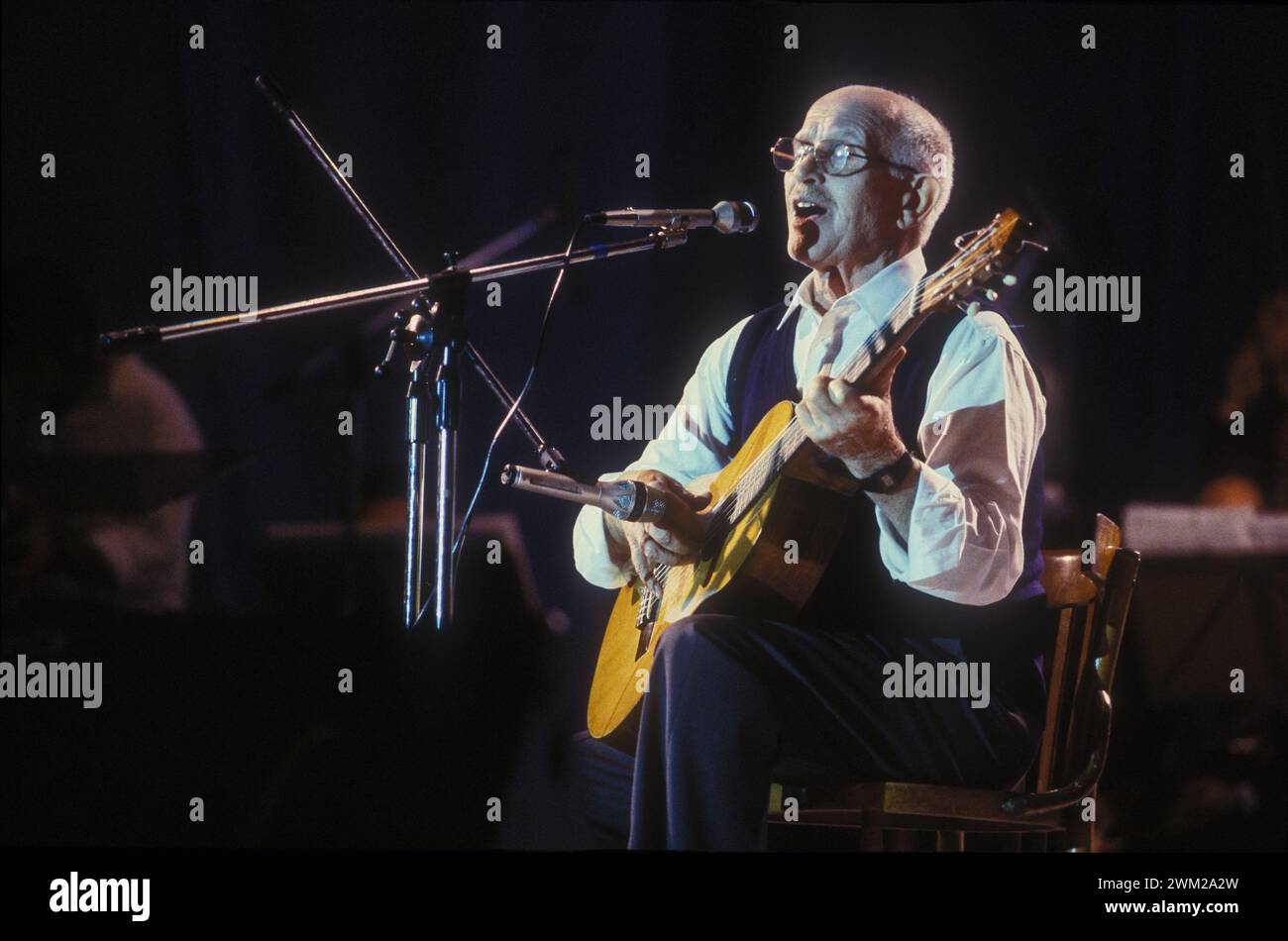 MME4808874 cantante napoletano Roberto Murolo (circa 1990)/il cantante ...