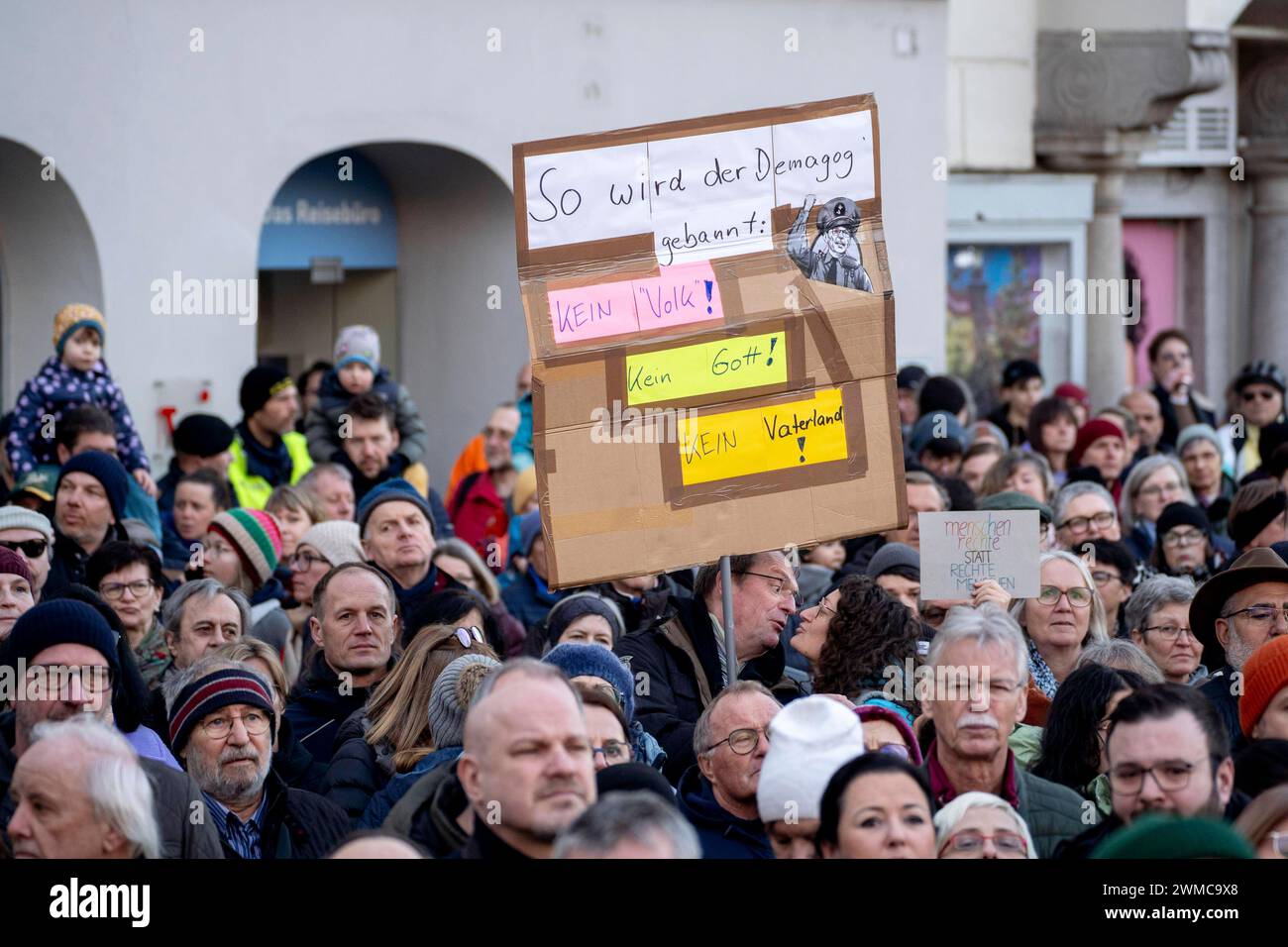 Linz, Österreich. 25. Febbraio 2024. Democracy und Kundgebung Demokratie verteidigen gegen ...