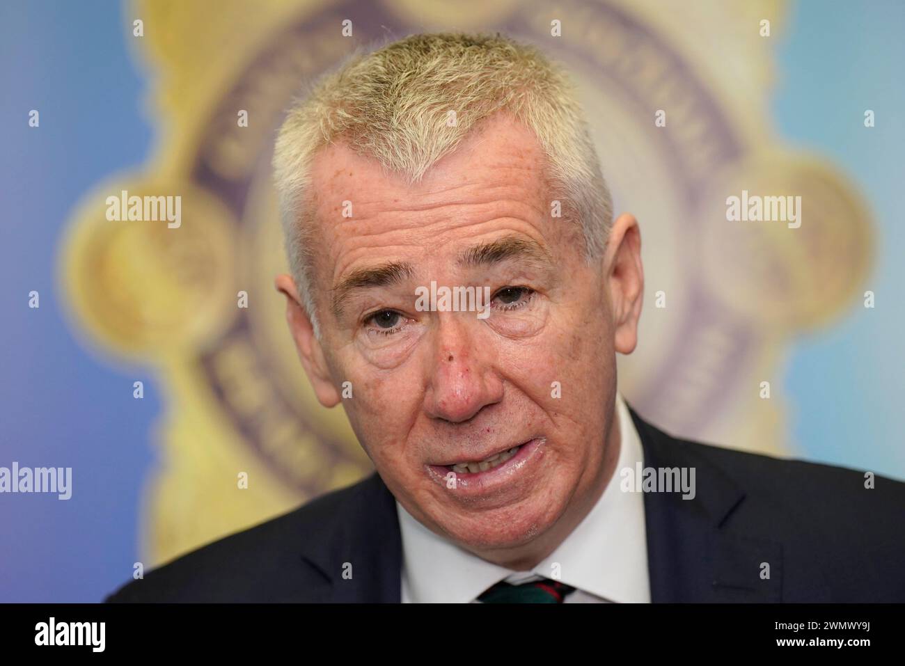 Jon Boutcher, capo del PSNI, parla durante la conferenza della polizia ...