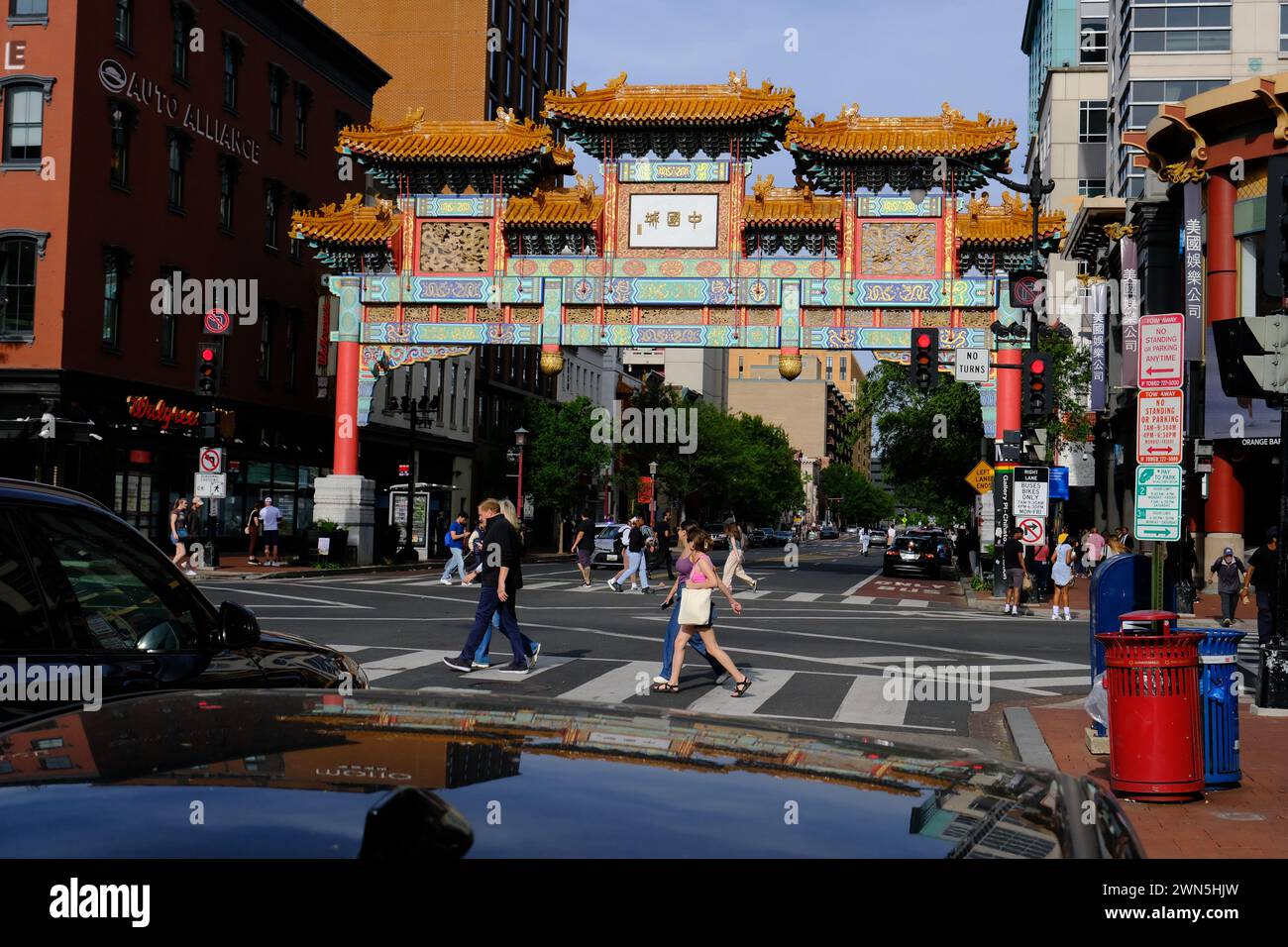 Chinatown friendship gate immagini e fotografie stock ad alta ...