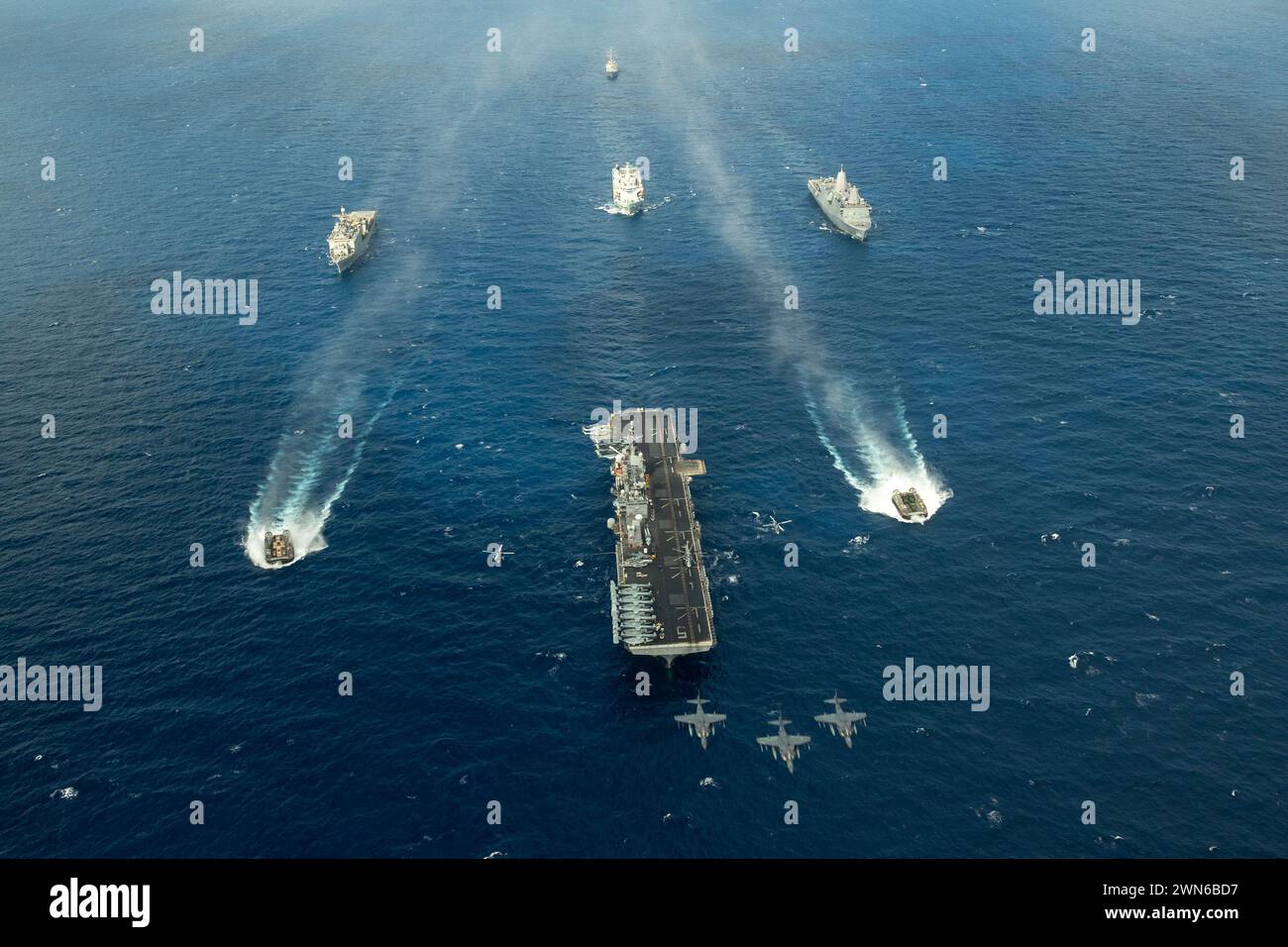 Mar Mediterraneo. 25 febbraio 2024. La nave d'assalto anfibio USS ...