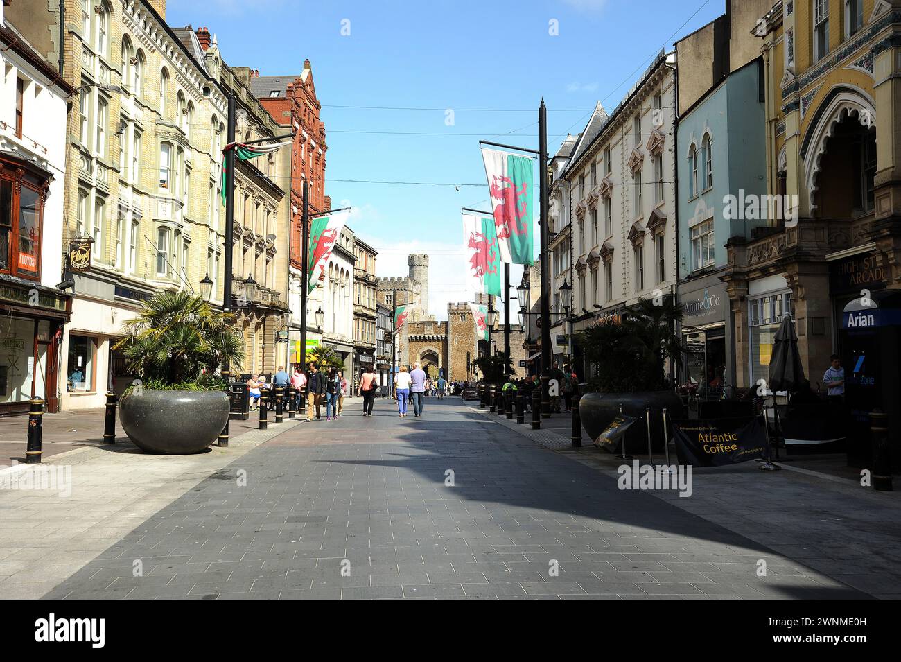 Cardiff high street immagini e fotografie stock ad alta risoluzione - Alamy