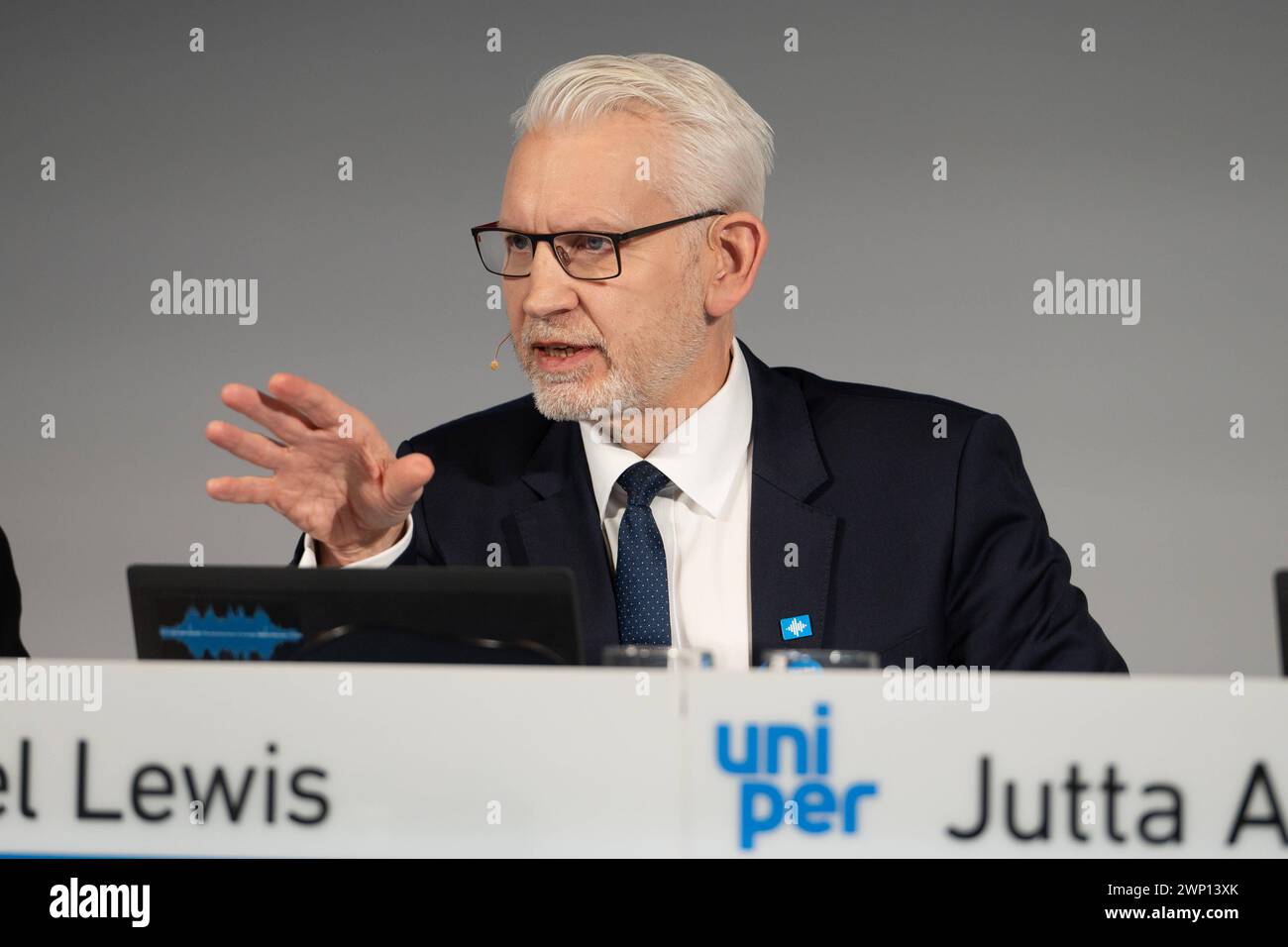 Michael LEWIS, Vorstandsvorsitzender, Chief Executive Officer CEO ...