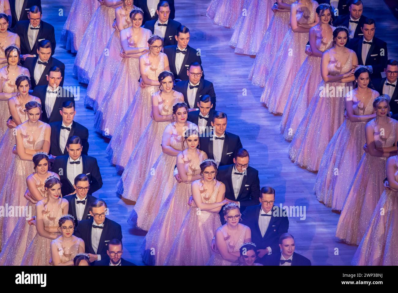 Semperopernball 2024 Semper Opernball 2024. Einmarsch der Debütanten ...