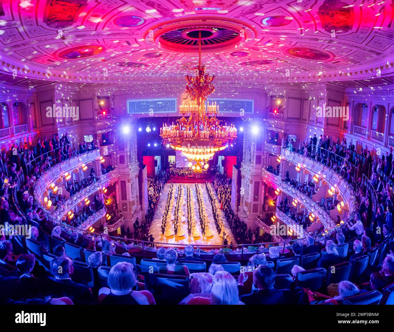 Semperopernball 2024 Semper Opernball 2024. Einmarsch der Debütanten ...