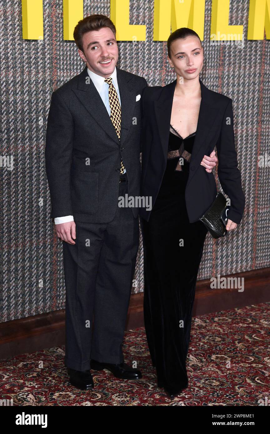 Rocco Ritchie mit Freundin Olivia Monjardin bei der Premiere der ...