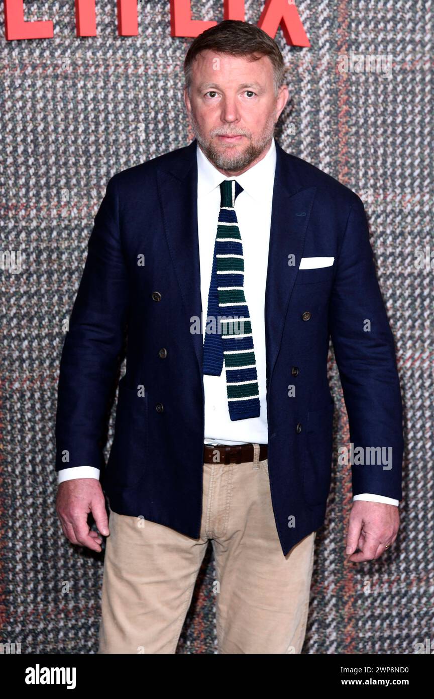 Guy Ritchie bei der Premiere der Netflix-serie The Gentlemen im Theatre ...