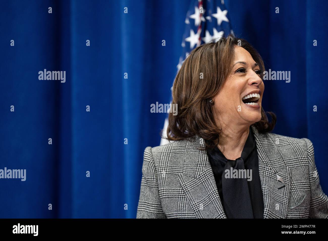 Ridendo kamala harris immagini e fotografie stock ad alta risoluzione ...