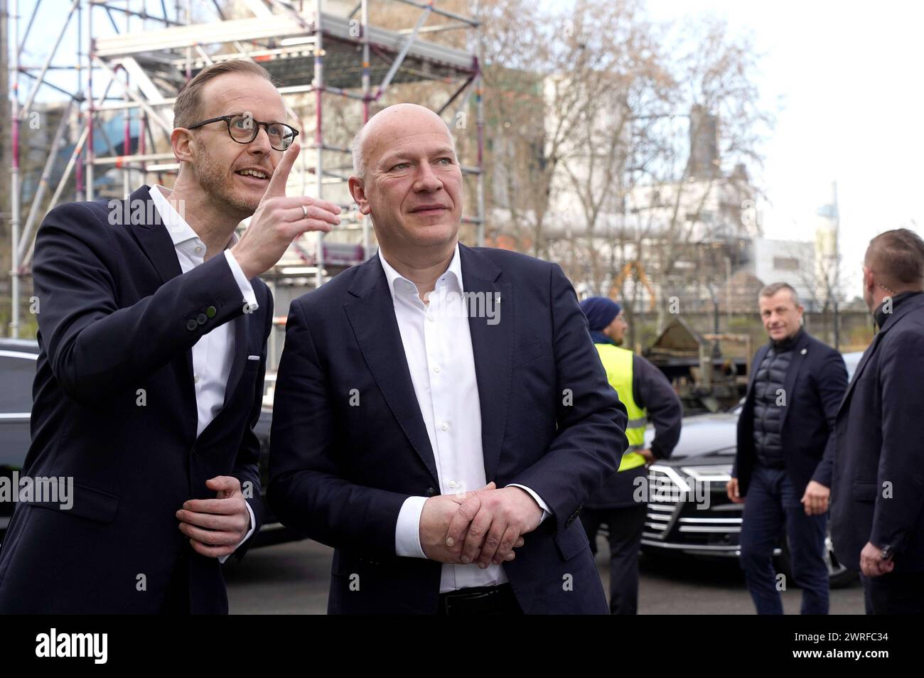 Christian Feuerherd und Kai Wegner bei der Grundsteinlegung einer ...