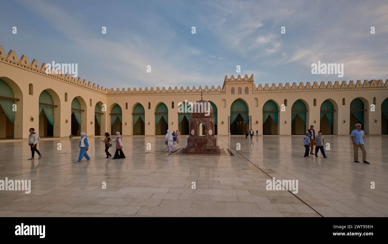 La moschea al-Hakim, al-Anwar, è una moschea storica al Cairo, in ...