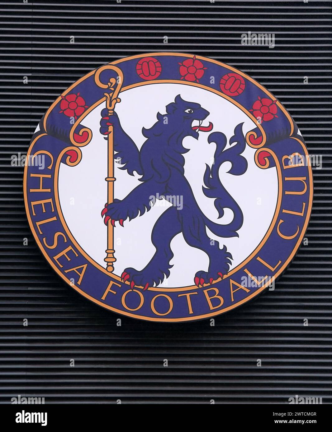 Uno stemma del Chelsea davanti ai quarti di finale di fa Cup degli ...