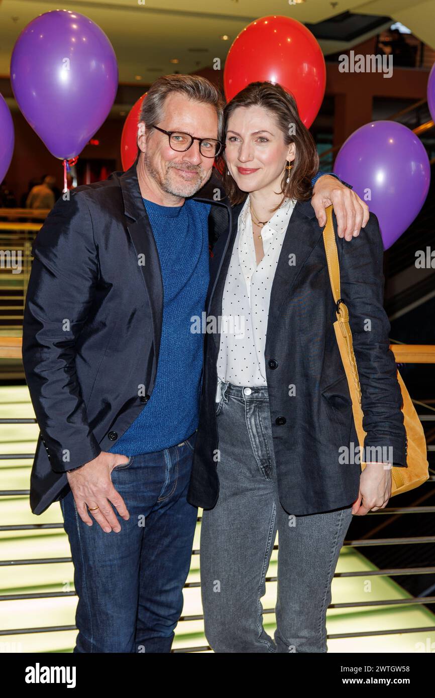 Prima del teatro - Cluedo - Das Mörderspiel Rene Steinke und Bianca ...