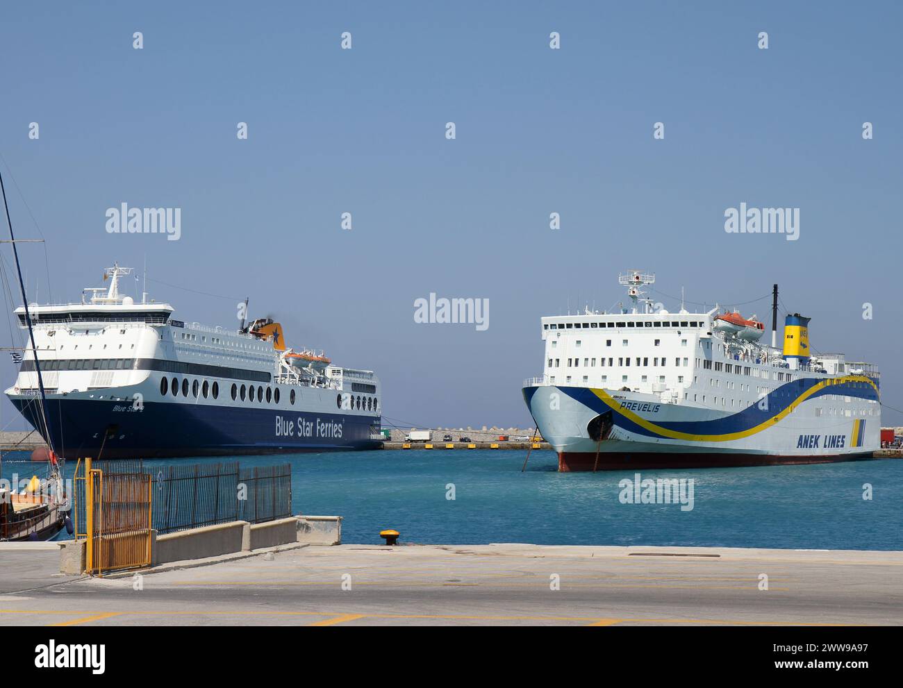 Anek car ferry immagini e fotografie stock ad alta risoluzione - Alamy