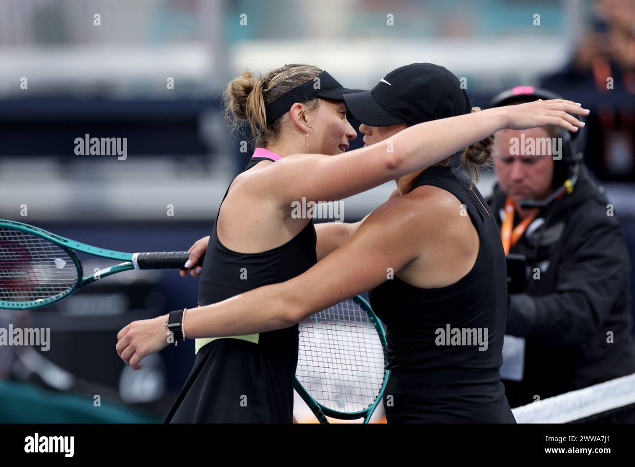 Aryna sabalenka und paula badosa immagini e fotografie stock ad alta ...