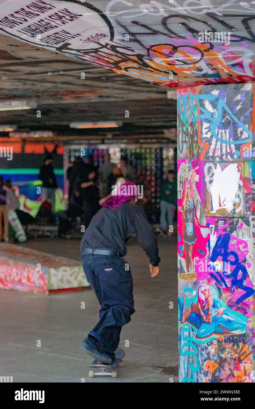 Skater auftritt immagini e fotografie stock ad alta risoluzione - Alamy