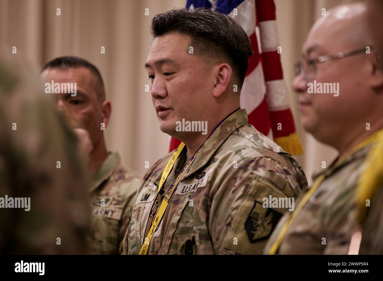 Dong Lim, un linguista assegnato al 373rd Military Intelligence ...