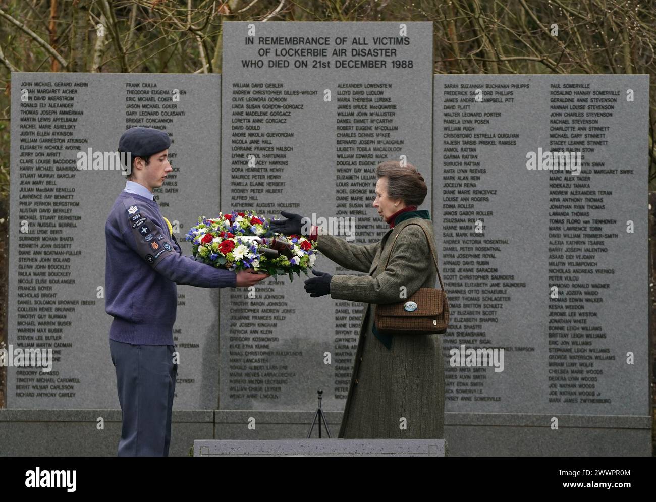 La Principessa reale posa una corona al Lockerbie Air Disaster Memorial ...