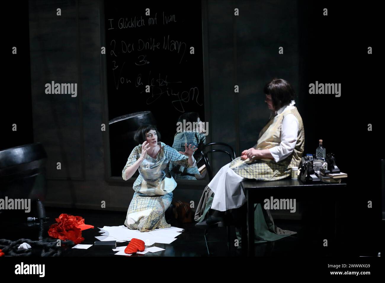 Constanze Becker und Josefin Platt, v.l., während der Fotoprobe für das Stück Malina im Berliner ...