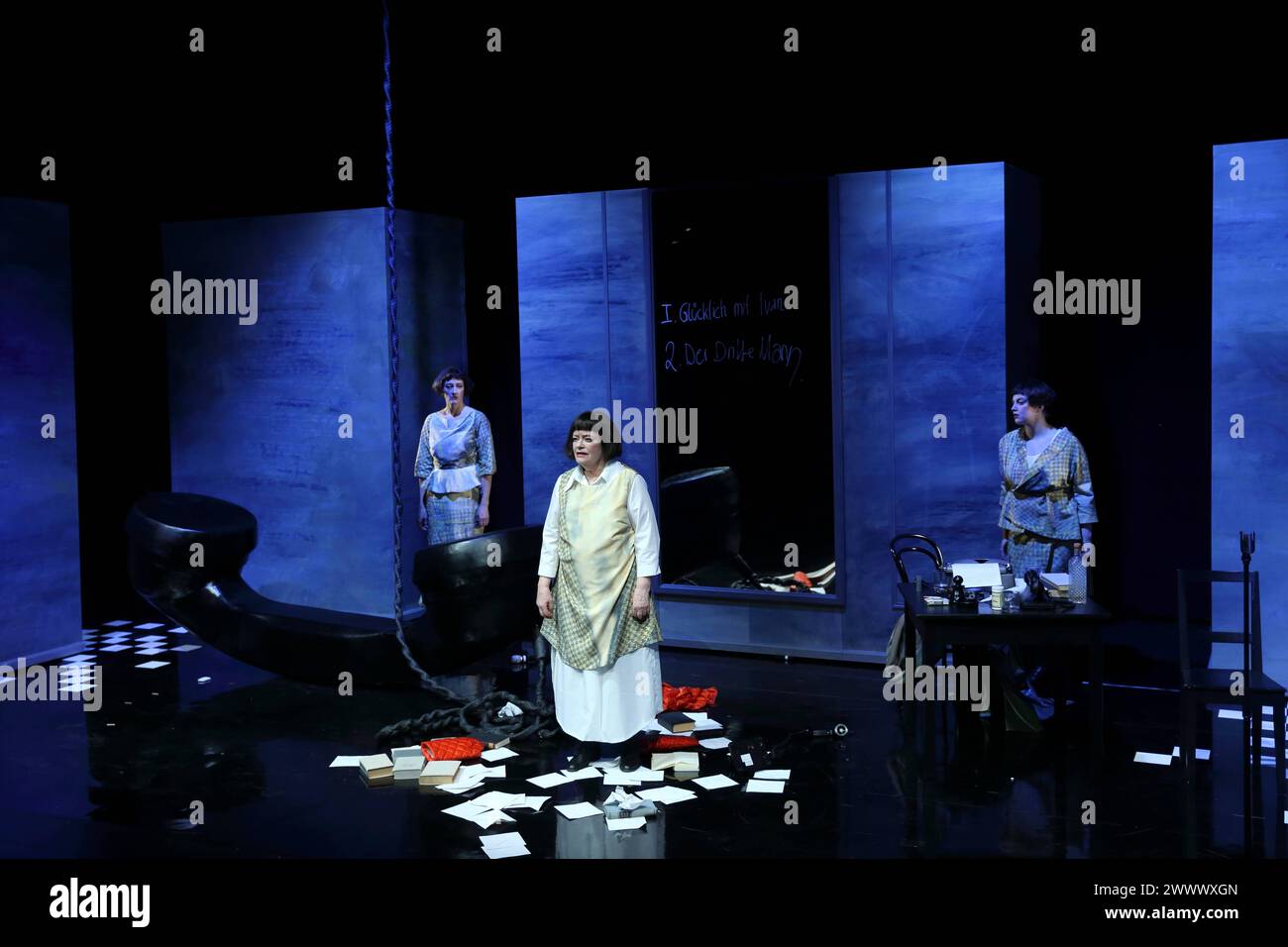 Constanze Becker, Josefin Platt und Maeve Metelka, v.l., während der Fotoprobe für das Stück ...